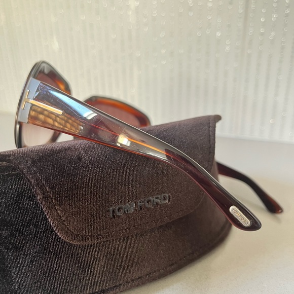 Tom Ford | Accessories | Tom Ford Lisa Tf28 Color R65 | Poshmark